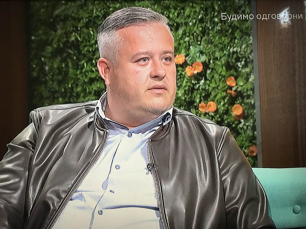 Pevač Nemanja Nikolić doživeo infarkt dok je ženu i decu vozio kolima ...