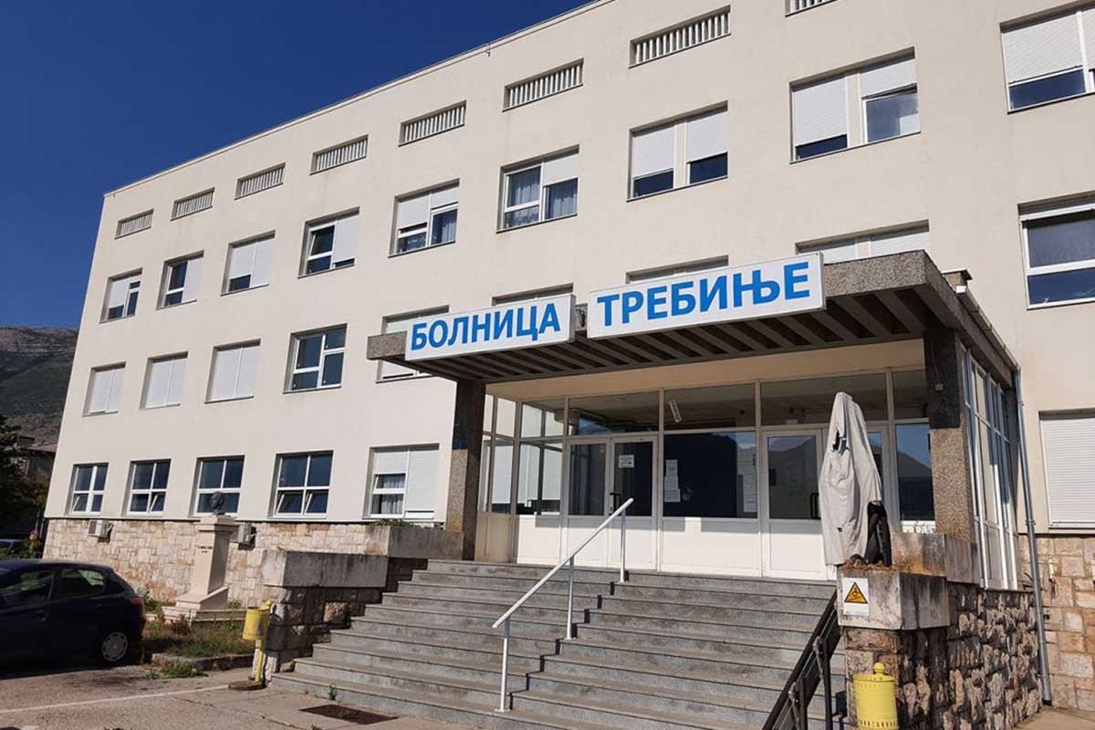 Bomba sa tajmerom eksplodirala ispred Bolnice Trebinje - Hype TV Bomba sa tajmerom eksplodirala ispred Bolnice Trebinje - Hype TV