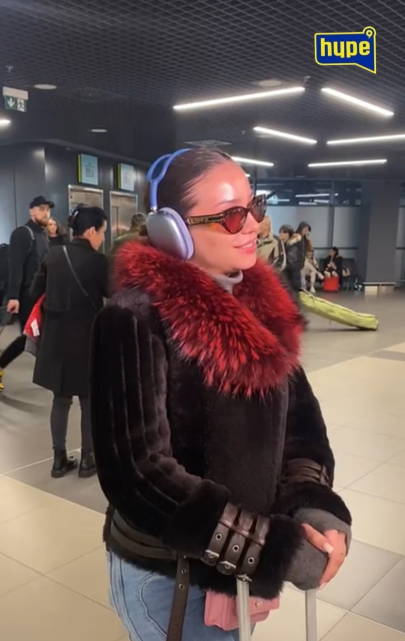 EKSKLUZIVNO SA AERODROMA: Breskvica u CENTRU PAŽNJE! Pjevačica ... EKSKLUZIVNO SA AERODROMA: Breskvica u CENTRU PAŽNJE! Pjevačica ...