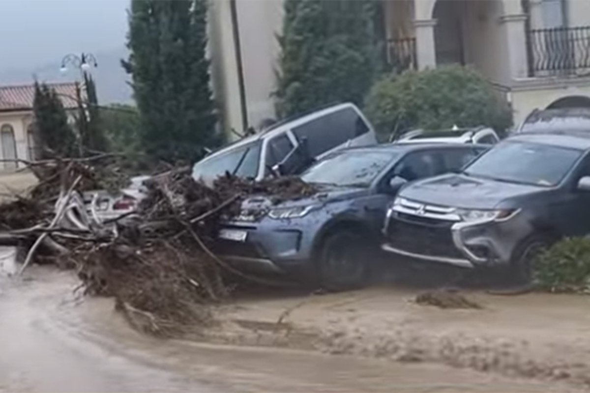 Vanredno stanje u Bugarskoj: Nevrijeme odnijelo tri života, gradovi ...