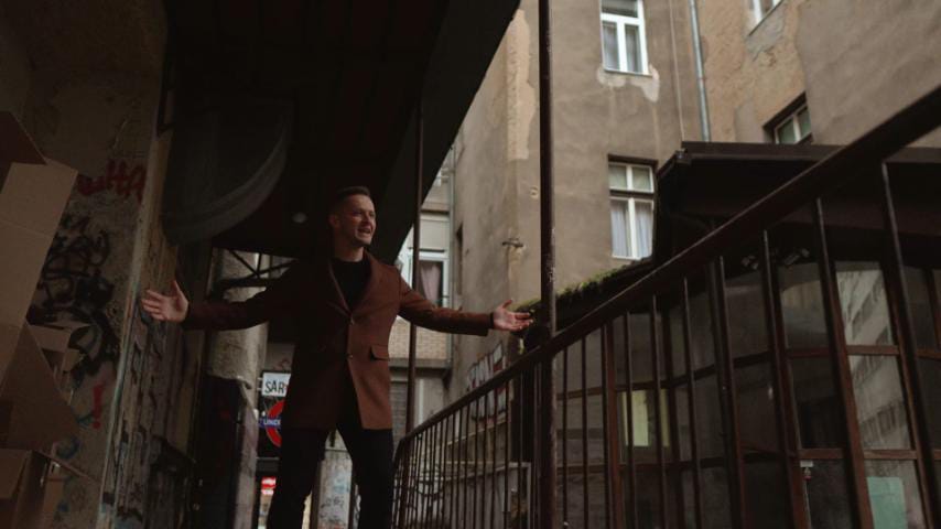 Kenan Mačković objavio singl “Ljubav je rođena” i poručio: Slijedite ...