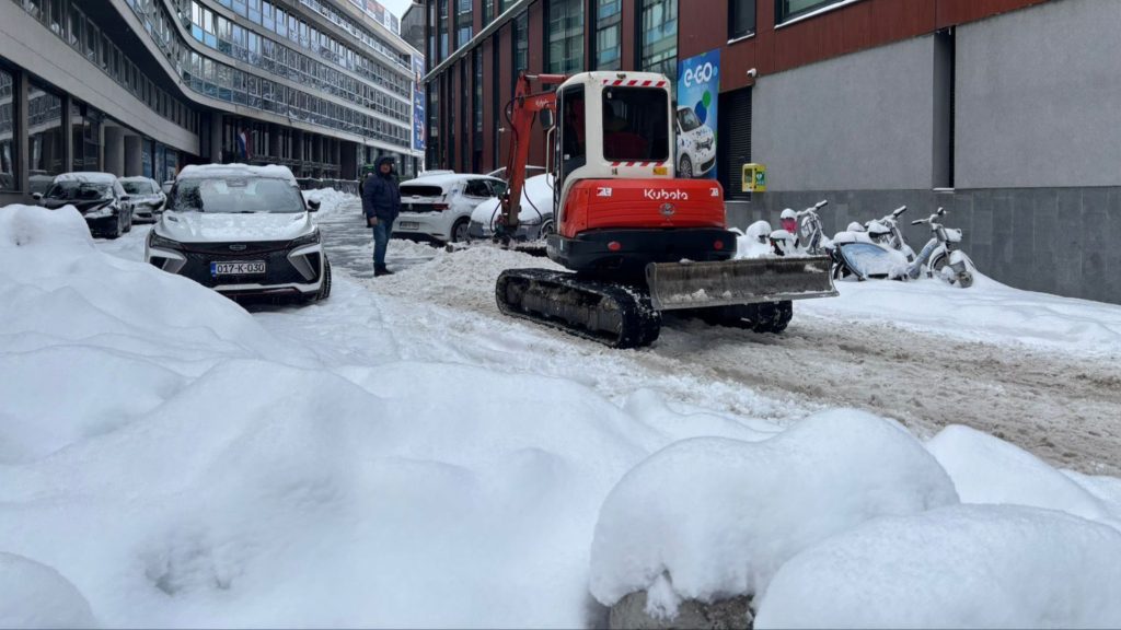Zbog nečišćenja snijega u Sarajevu izdato 50 prekršajnih naloga, kazne ...
